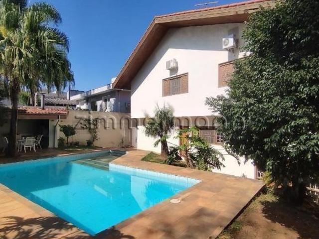 SOBRADO COM PISCINA E 4 SUÍTES EM ALTO DE PINHEIROS