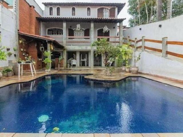 Sobrado com piscina e 5 dormitórios na Casa Verde