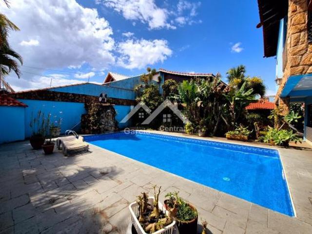 Sobrado com Piscina e 5 Suítes em Peruíbe
