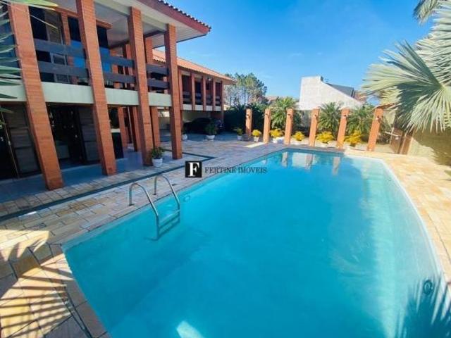 Sobrado com piscina e 5 suítes no Atami