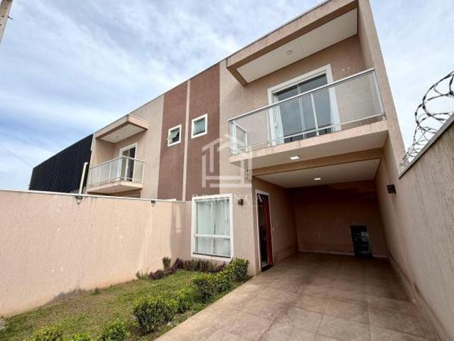 Sobrado com piscina e amplo quintal à venda, 140m² por R$ 630.000 Costeira SJP/PR