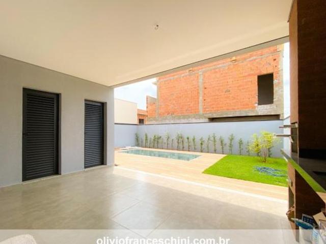 Sobrado com piscina e móveis planejados