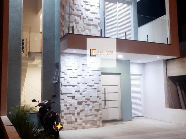 Sobrado com piscina e suíte no Condomínio Horto Florestal