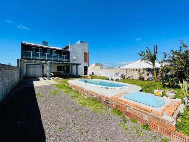Sobrado com Piscina em Atlântida Sul