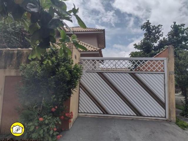Sobrado com piscina em bairro residencial à venda em Peruíbe!