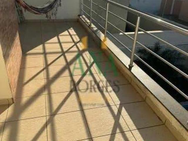 Sobrado com Piscina em Condomínio