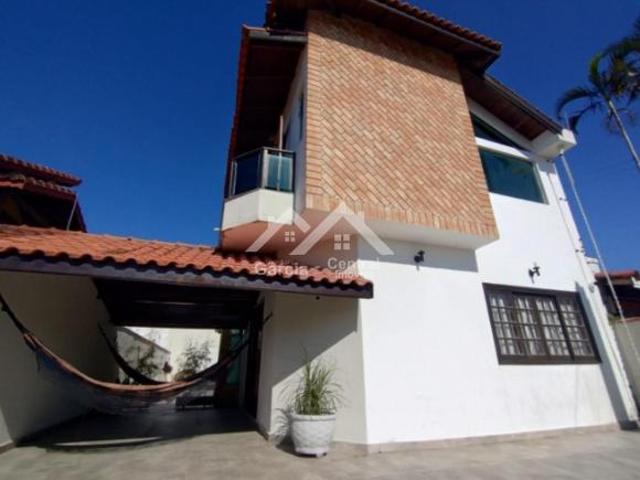 Sobrado com piscina em Peruíbe
