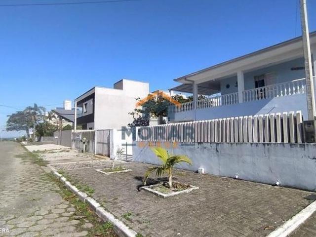 Sobrado com piscina em Santa Terezinha