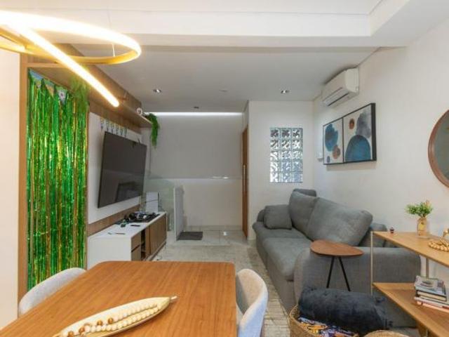 Sobrado com Piscina, Espaço Gourmet e 3 Dormitórios em Atibaia