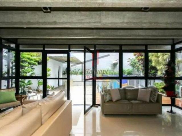 Sobrado com Piscina Jardim Têxtil 330,00 m²