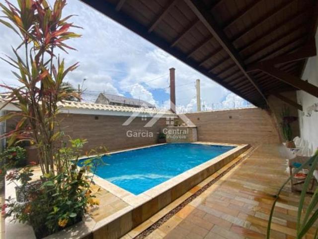 Sobrado com piscina, lado praia e perto do centro de Peruíbe