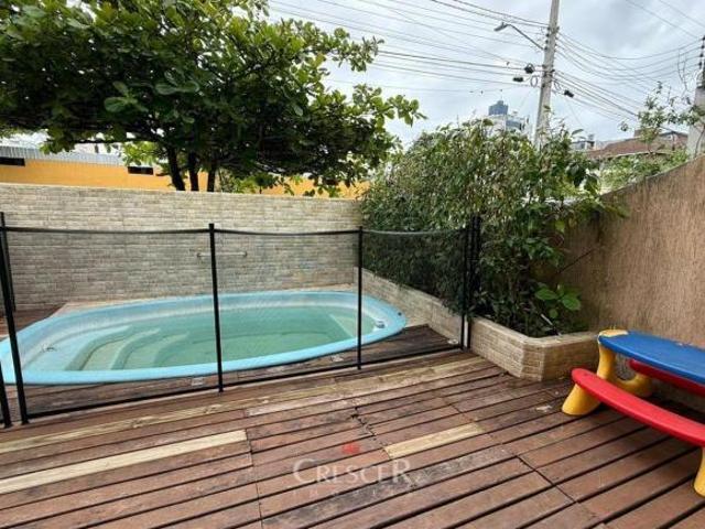 Sobrado com piscina para venda com 4 quartos em Caiobá