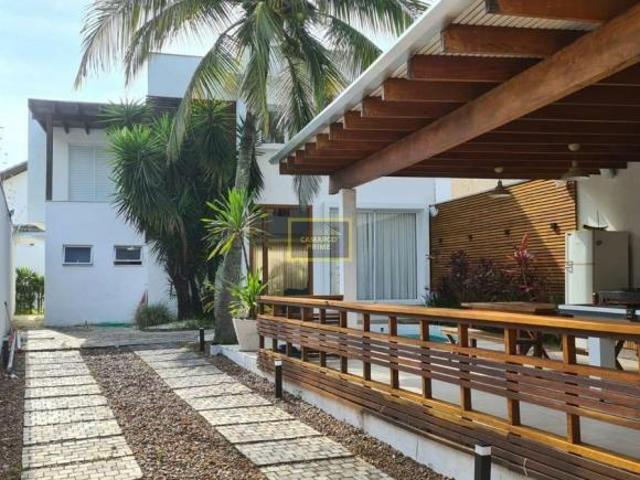 Sobrado com Piscina Para Venda próximo da Praia à Venda