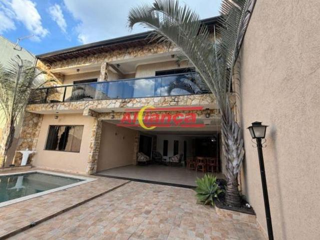 SOBRADO COM PISCINA, 3 SUITES!
