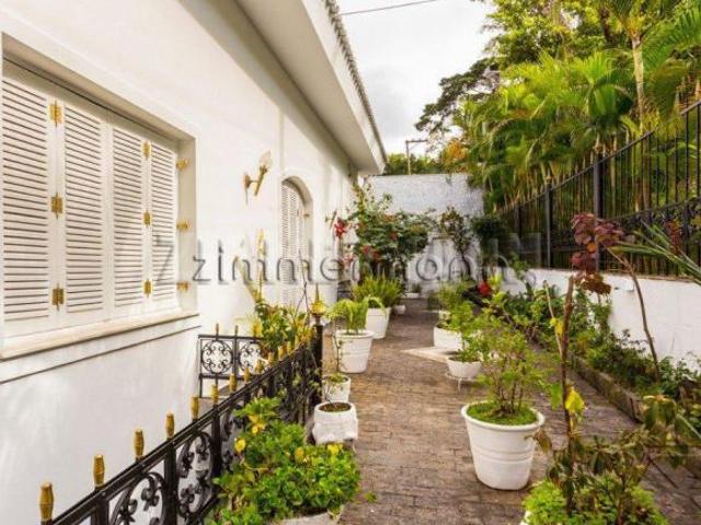SOBRADO COM PISCINA 4 DORMITÓRIOS PACAEMBU