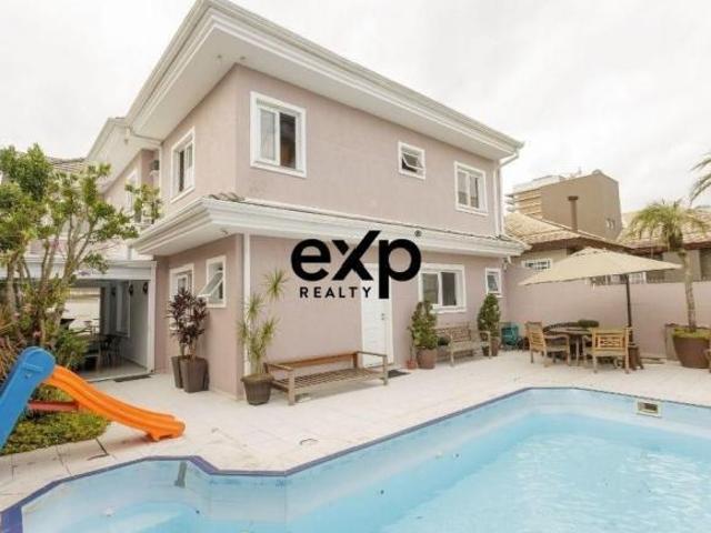 SOBRADO COM PISCINAPRIVATIVA E ÁREA GOURMET COMPLETA