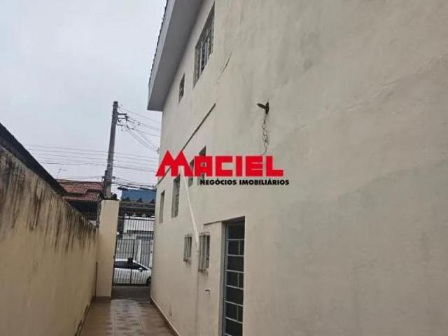 Sobrado com ponto comercial em baixo no Bosque Dos Eucaliptos