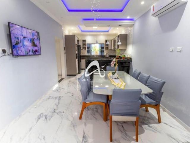 Sobrado com Ponto Comercial • Jardim Esperança