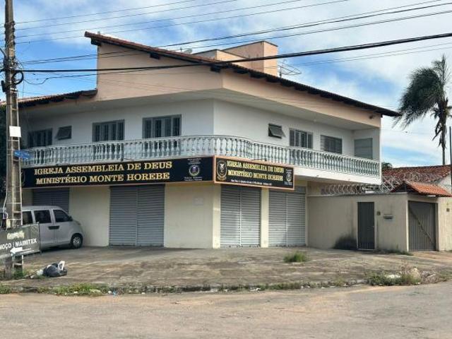 Sobrado com Ponto Comercial Sobrado com 4 Quarto s por R$ 700000.00 no setor Vila Morais AX25682