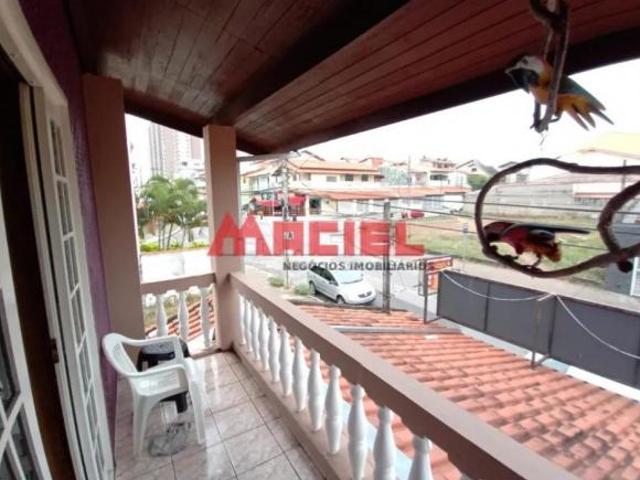 SOBRADO COM PONTO COMERCIAL TERRAS DO SUL