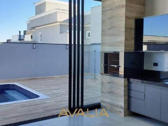 Sobrado com quatro suites no Condomínio Maria José