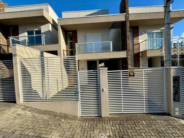 Sobrado com quintal no Bairro do Pilarzinho com 180m², 4 dormitórios sendo 2 suítes e 3 vagas