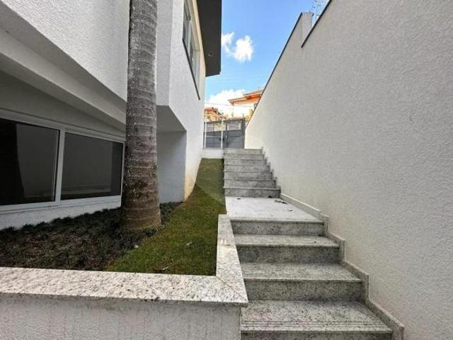 Sobrado com quintal nos fundos, 3 quartos e 2 vagas no bairro VILA GUILHERME!