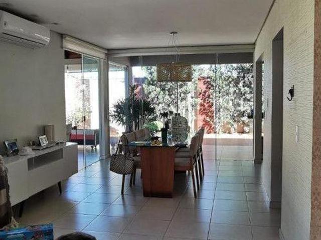 Sobrado com Quintal Amplo 3 Vagas e Acabament.