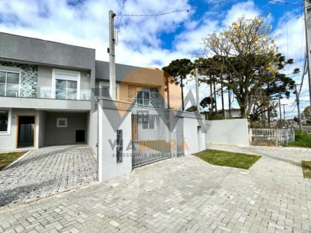 Sobrado com quintal e 3 quartos, à venda no Boa Vista