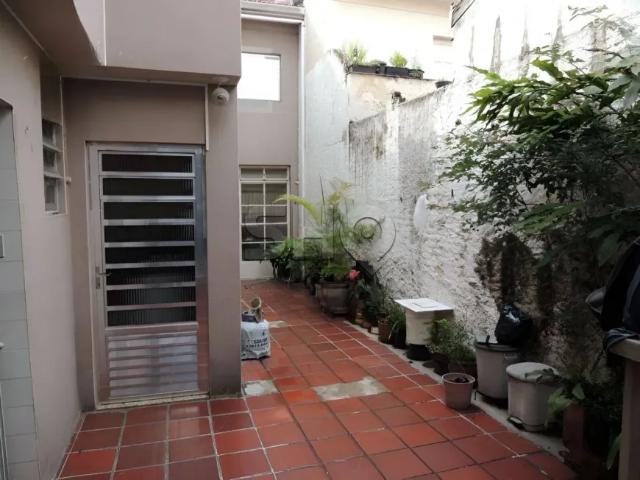 Sobrado com quintal e edícula