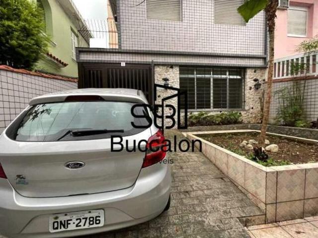 Sobrado com Quintal — Gonzaga, Santos/SP | 330 m² • 3 Dormitórios 1 Suíte • Acessibilidade • 2 Vag
