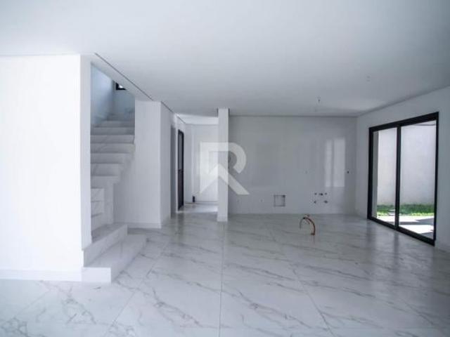 Sobrado com Quintal, 3 quartos 2 vagas à venda, 198 m² Mercês Curitiba/PR