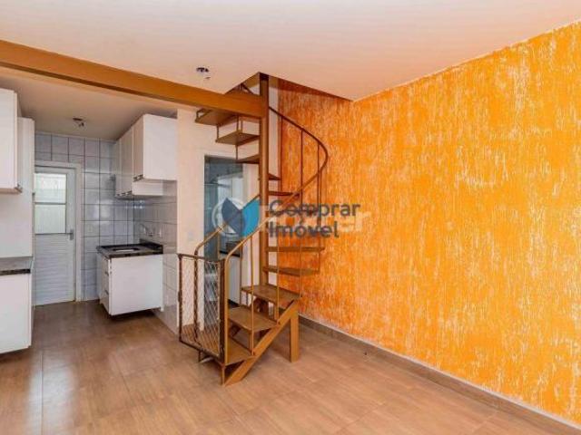 Sobrado com sacada em Condomínio no Bairro Vila Nova