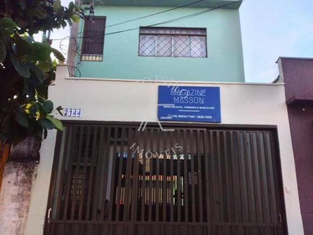 Sobrado com salão comercial