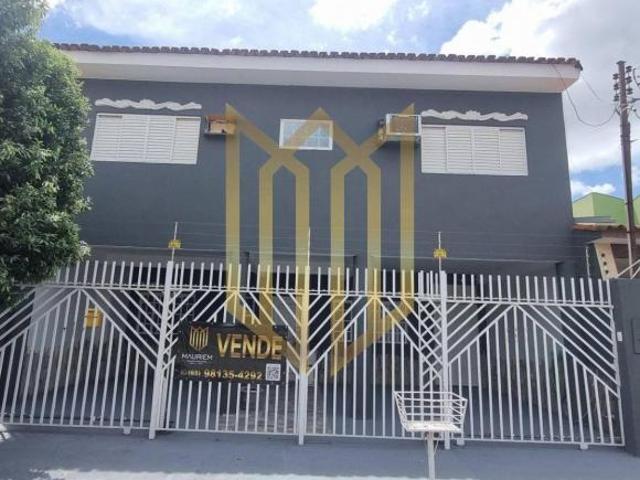 Sobrado com salão de festa e piscina a venda