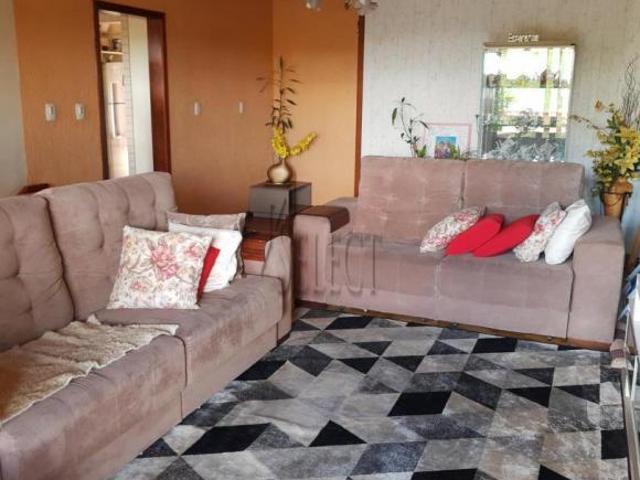 Sobrado com sala comercial