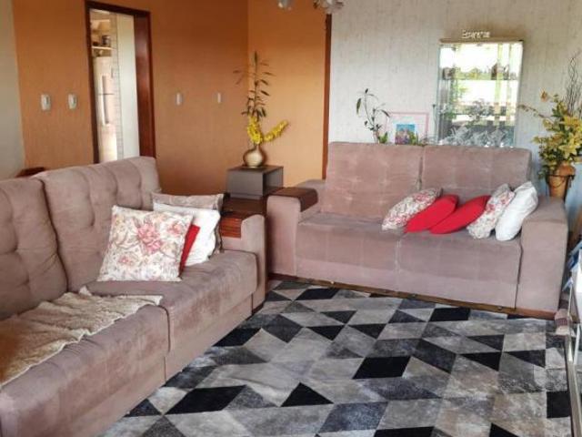 Sobrado com sala comercial