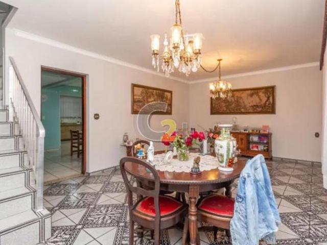 SOBRADO COM SEUS 250M2 DE ÁREA ÚTIL 3 QUARTOS 8 VAGAS