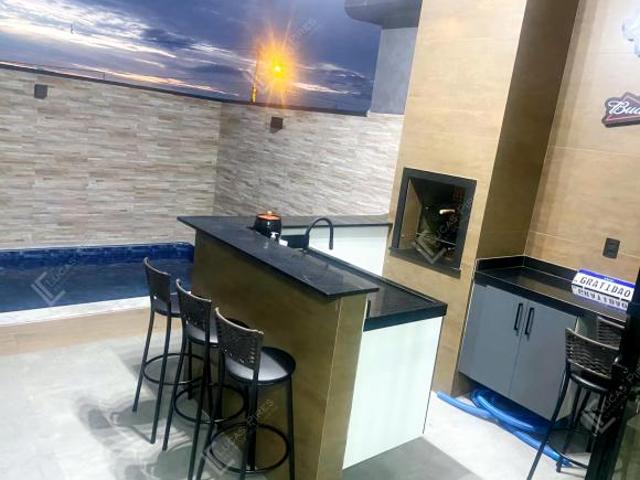 Sobrado com suíte e piscina no Condomínio Horto Florestal Villagio