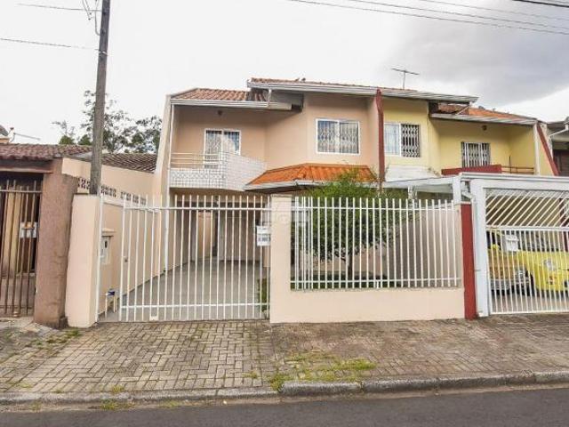 Sobrado com Suíte e 2 Quartos no Cajuru
