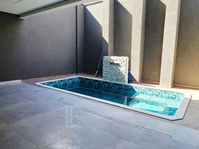 Sobrado com suíte master e piscina no Condomínio Horto Florestal Villagio