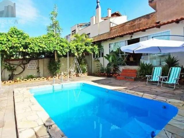 Sobrado com suíte, piscina e espaço gourmet no Jardim Sabará