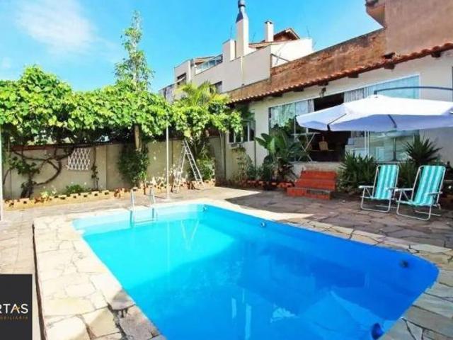 Sobrado com suíte, piscina e espaço gourmet no Jardim Sabará
