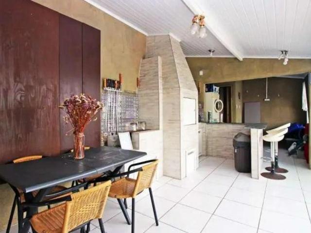 Sobrado com suíte, piscina e espaço gourmet no Jardim Sabará