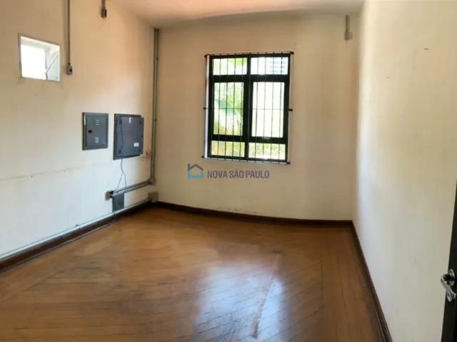 Sobrado Comercial 437m² 8 salas 4 banheiros 8 vagas! Em Pinheiros!