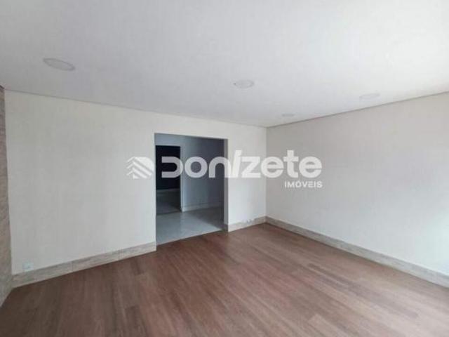 Sobrado Comercial à Venda no Jardim, Santo André – 198 m² Úteis, 3 Quartos, 2 Vagas