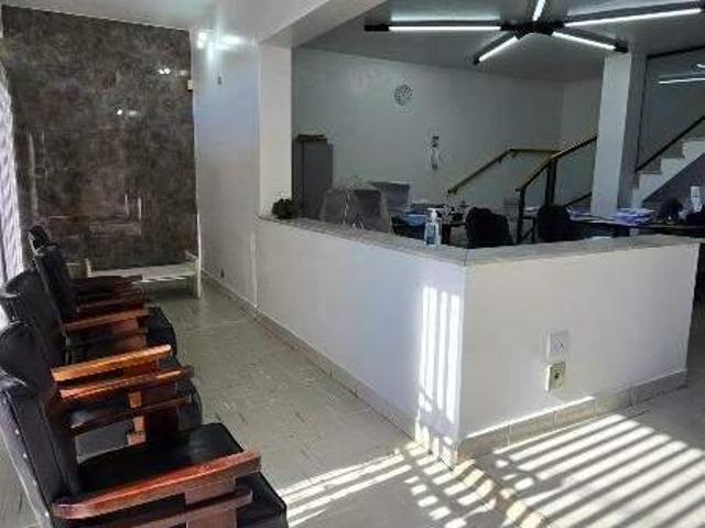 Sobrado comercial á venda, com 10 salas no Centro de Itanhaém