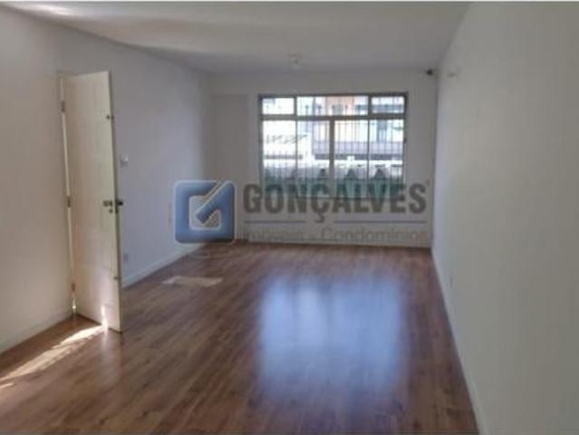 Sobrado Comercial à venda em Parque Jaçatuba Santo André — 3 quartos, 2 vagas, piso madeira