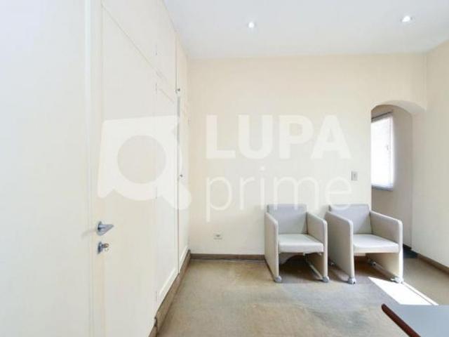 Sobrado comercial com 130 m² á venda na Vila Clementino!