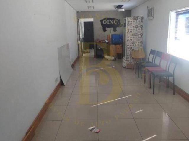 Sobrado Comercial com 221 m², 6 Salas e 3 banheiros R$ 1.200.000,00 à venda no bairro Chácara Santo